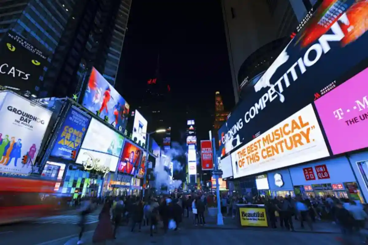 HUSHIDA Video wall Debuts in Times Square Paris France - HUSHIDA OFFICIAL